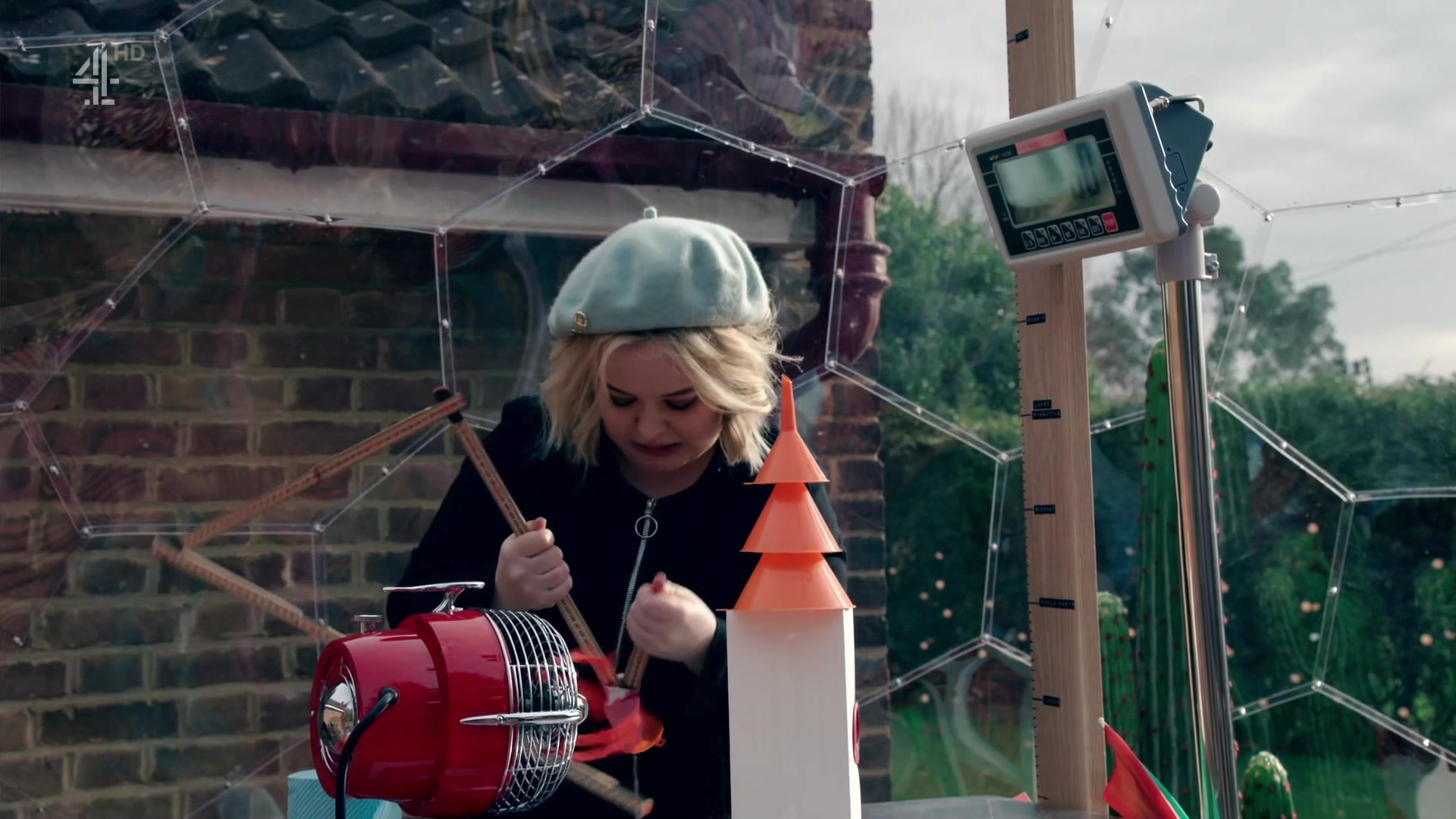 10x00 - New Year Treat: The Fastest Duck - Screencaps - Taskmaster10x00 ...